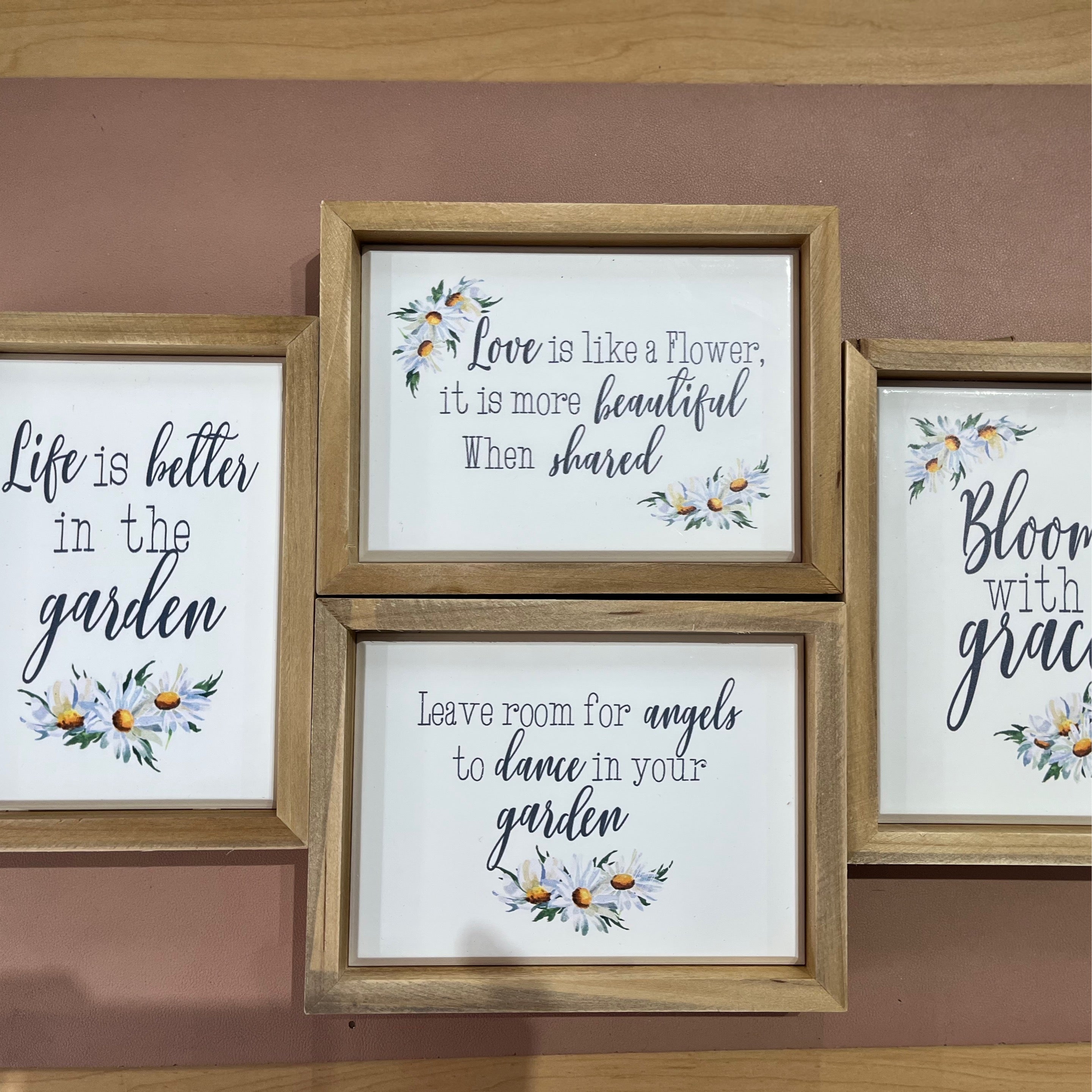 Wood Frame Table Signs With Daisies – Rachelle Danielle Rose Gifts & Decor